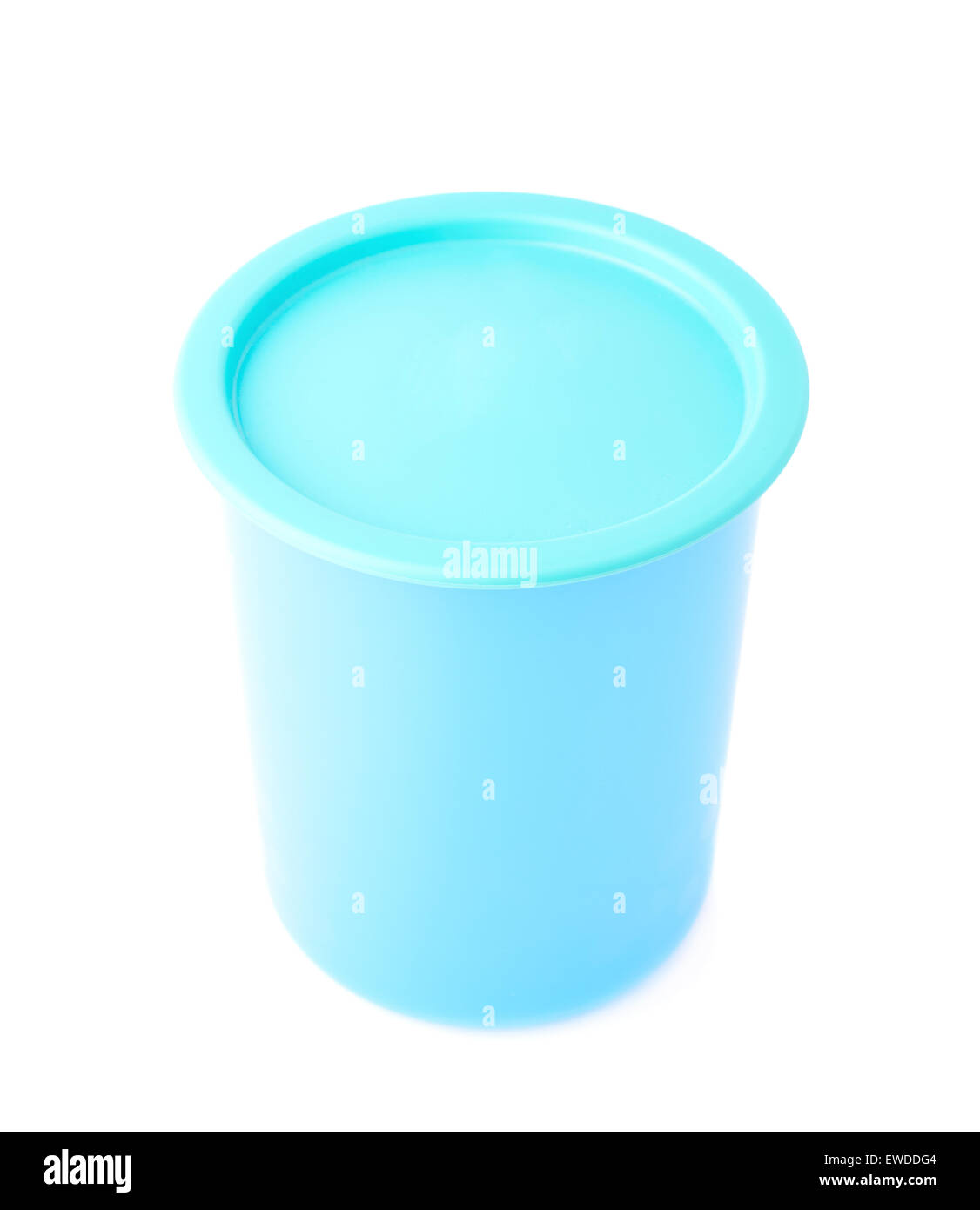 Blue plastic beaker cup with a cap Stock Photo - Alamy