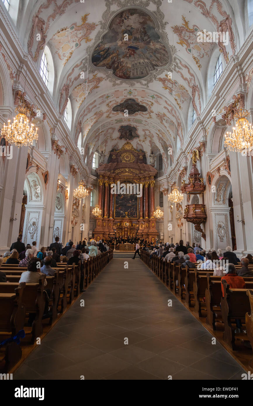 Church congregation hi-res stock photography and images - Alamy