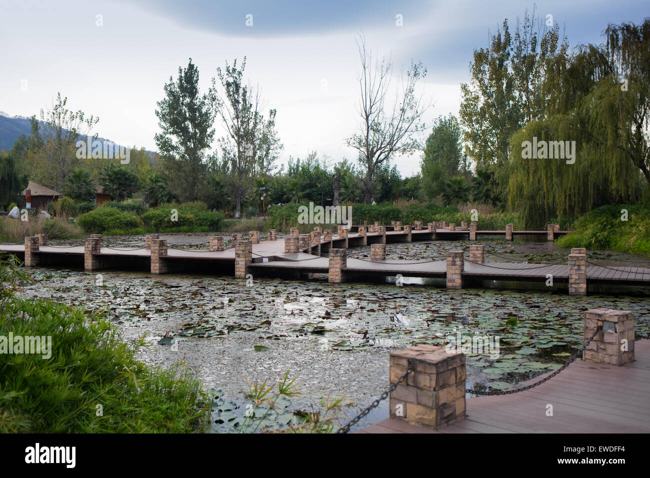 Beautiful chinese landscape park hi-res stock photography and images ...