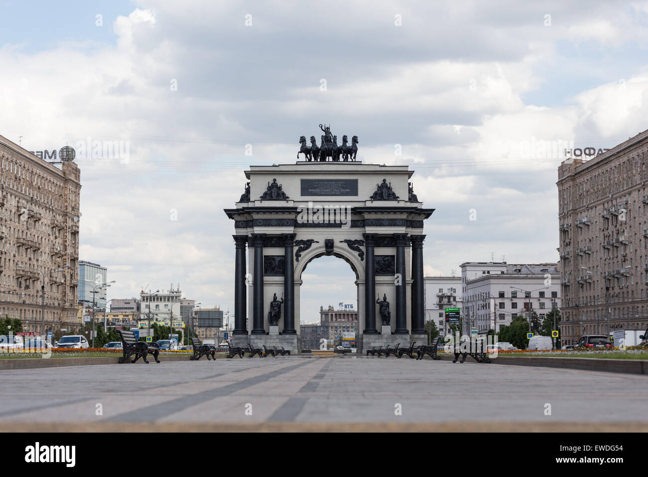 The Triumphal Gate on Victory Square in Moscow, Russia Stock Photo - Alamy