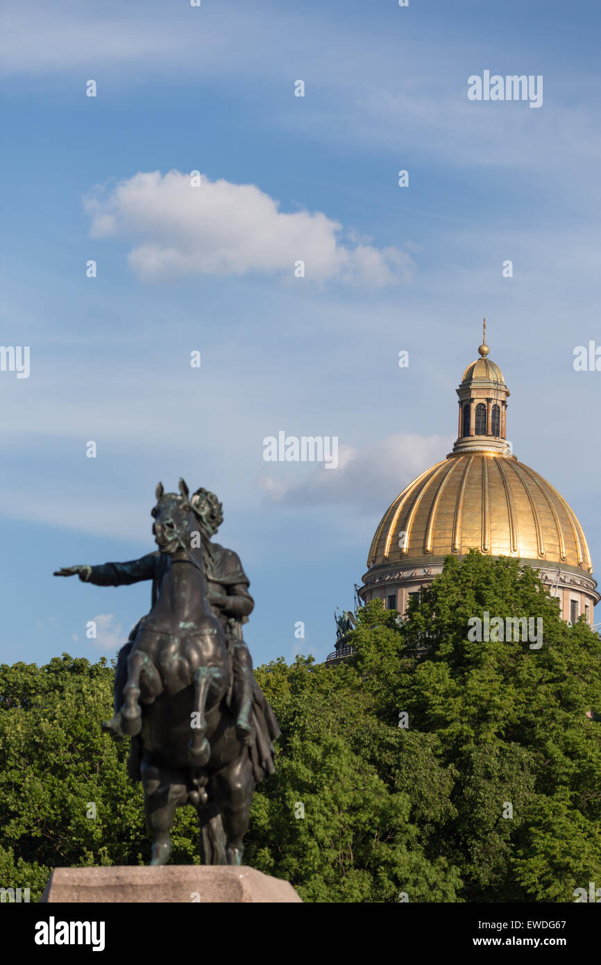 Equestrian statue of Peter the Great in front of the dome of St. Isaac ...
