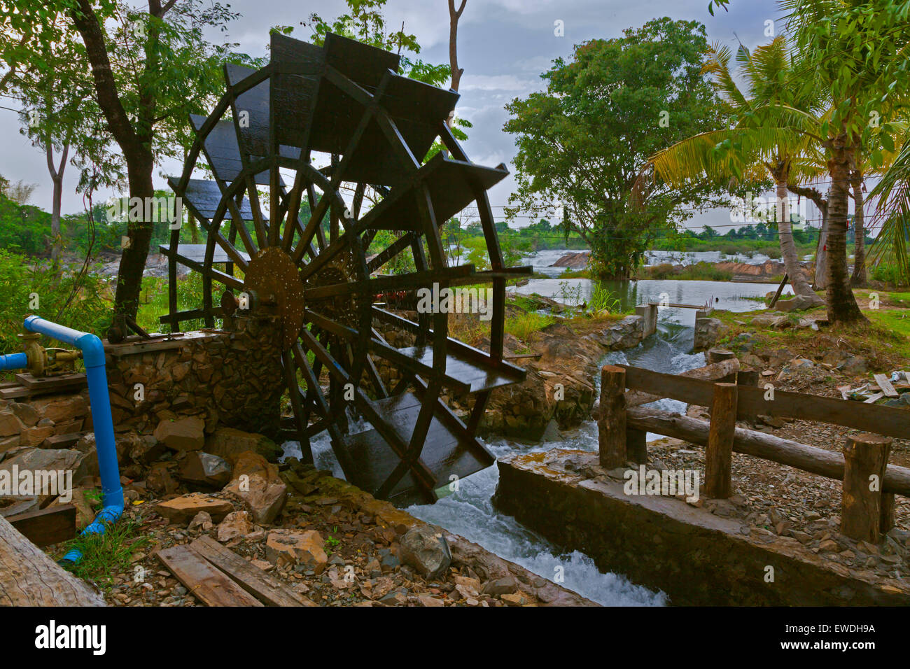 Water wheel waterfall hi-res stock photography and images - Alamy
