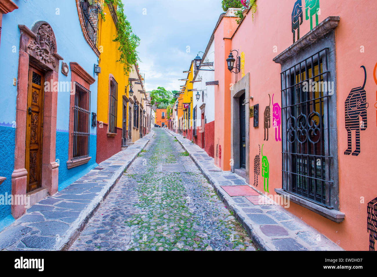 Street view in San Miguel de Allende , Mexico Stock Photo - Alamy