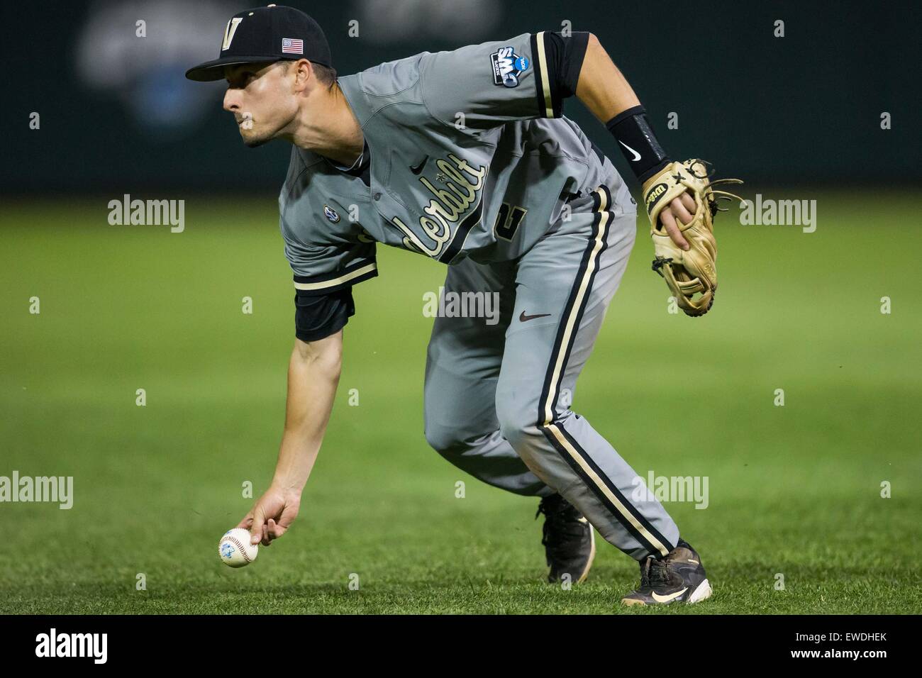 Omaha, Nebraska, USA. 23rd June, 2015. Vanderbilt infielder Tyler ...