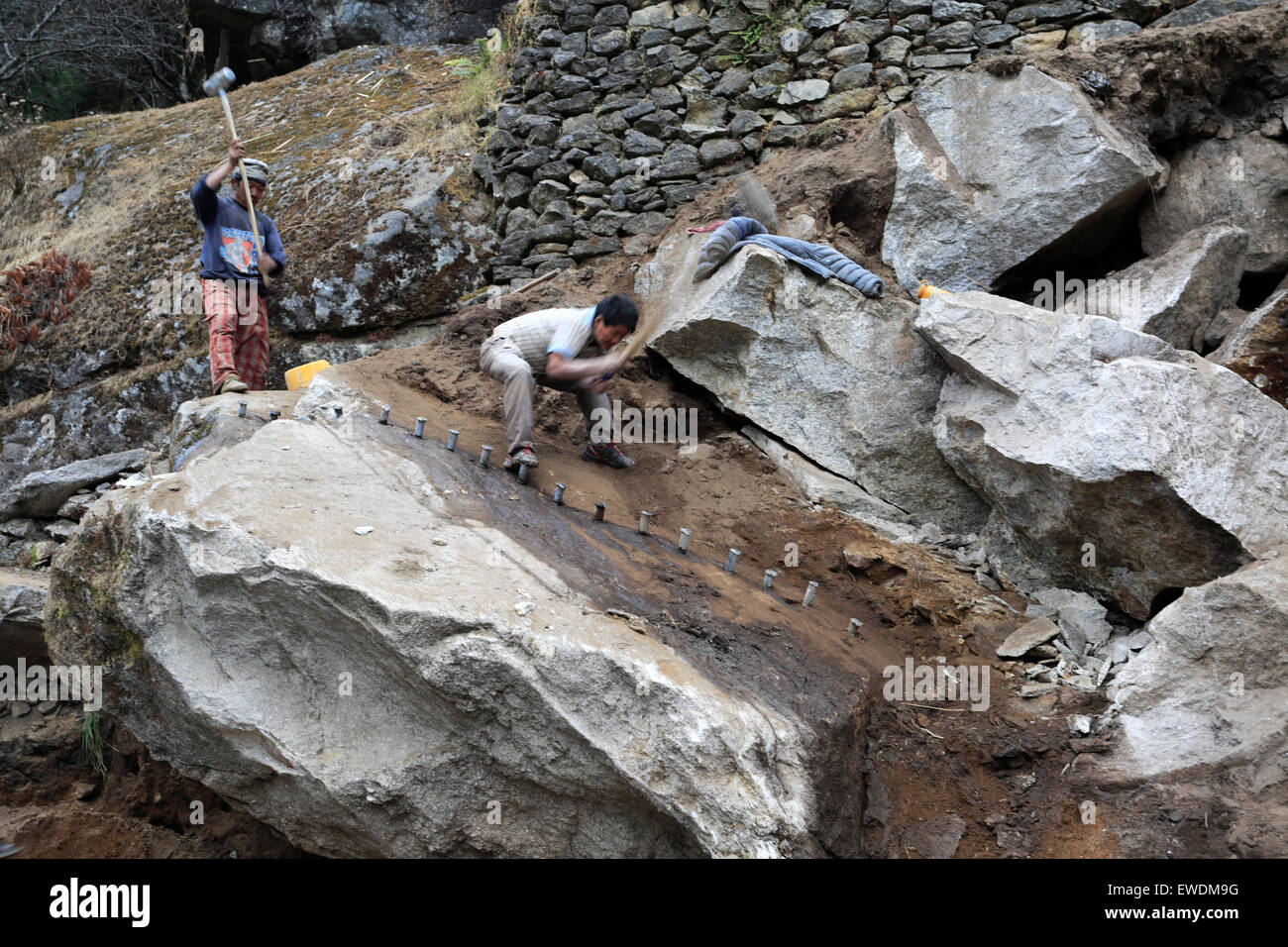 Breaking rocks hi-res stock photography and images - Alamy