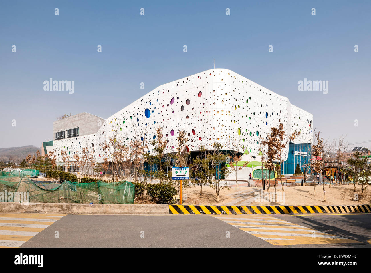 View across street towards building. Incheon Children Science Museum ...