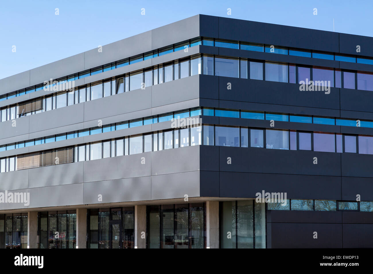 Modern hospital building exterior Stock Photo - Alamy