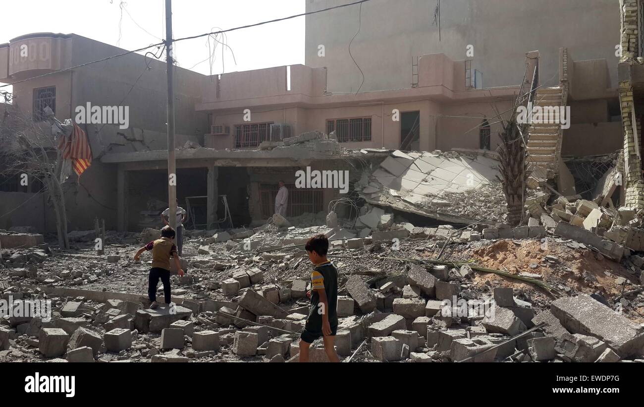 Fallujah, Iraq. 24th June, 2015. Two boys walk at the rubble of a ...