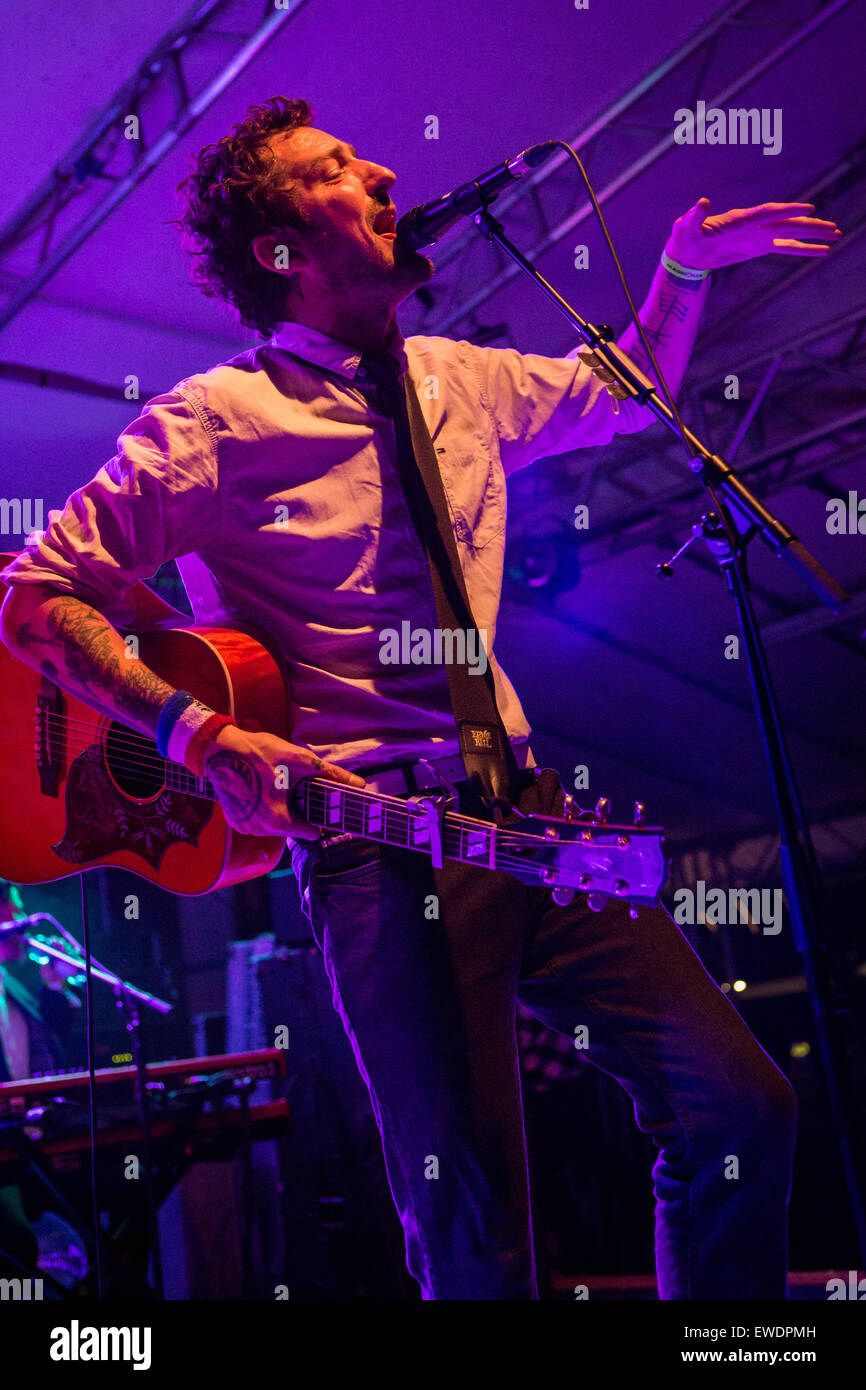 English folk singer hi-res stock photography and images - Alamy