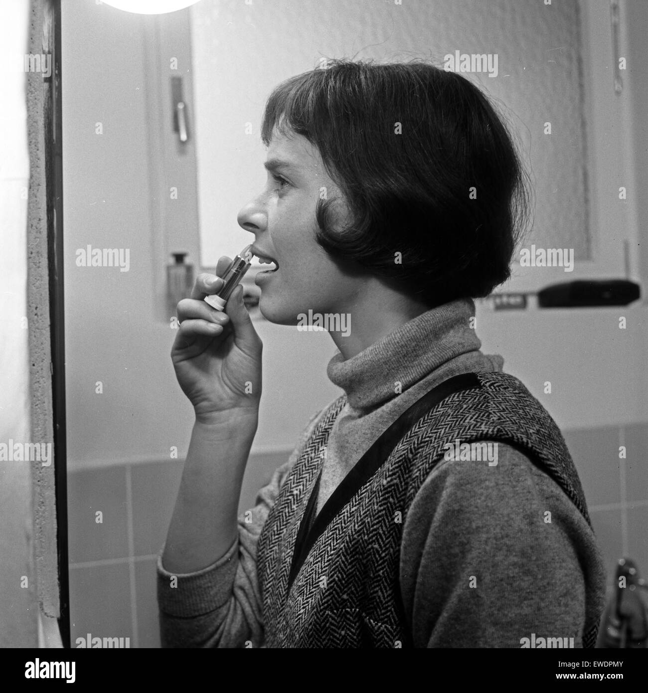 Drama makeup Black and White Stock Photos & Images - Alamy