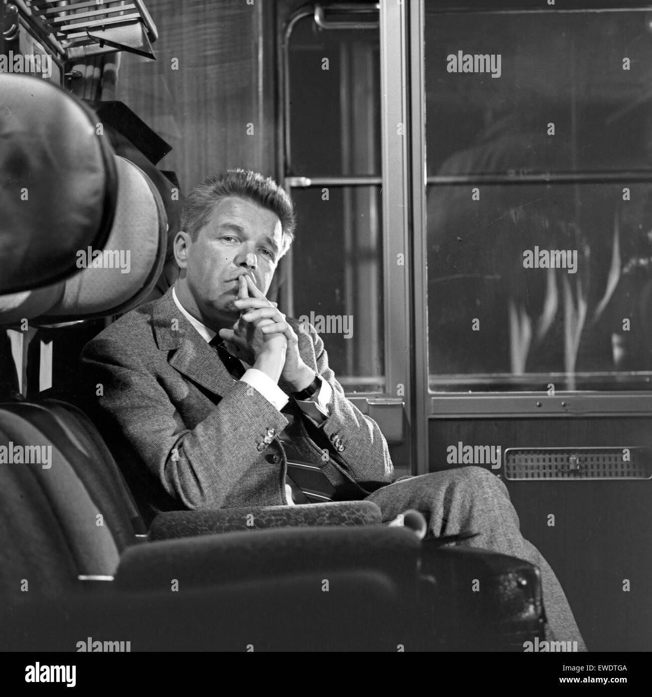 Episode "Des Rätsels Lösung" aus der Krimiserie "Intercontinetal ...