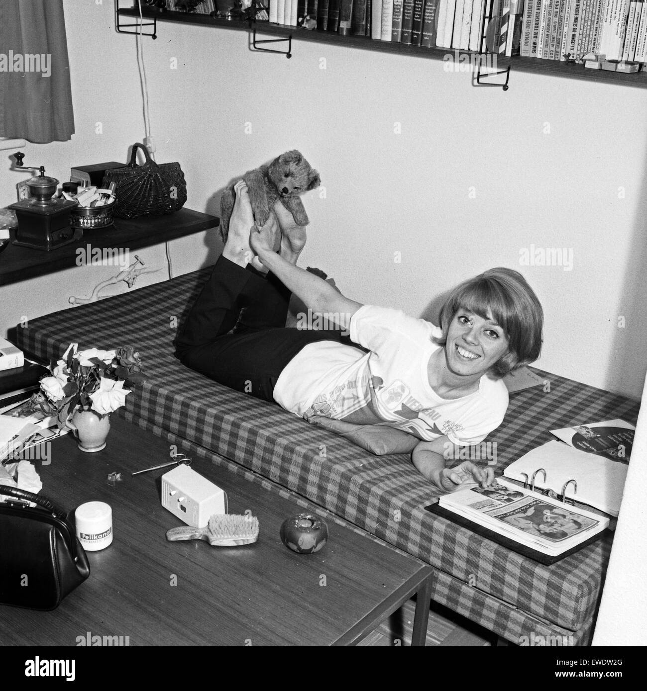 Deutsche Schauspielerin Heidi Mahler in Hamburg, Deutschland 1960er ...