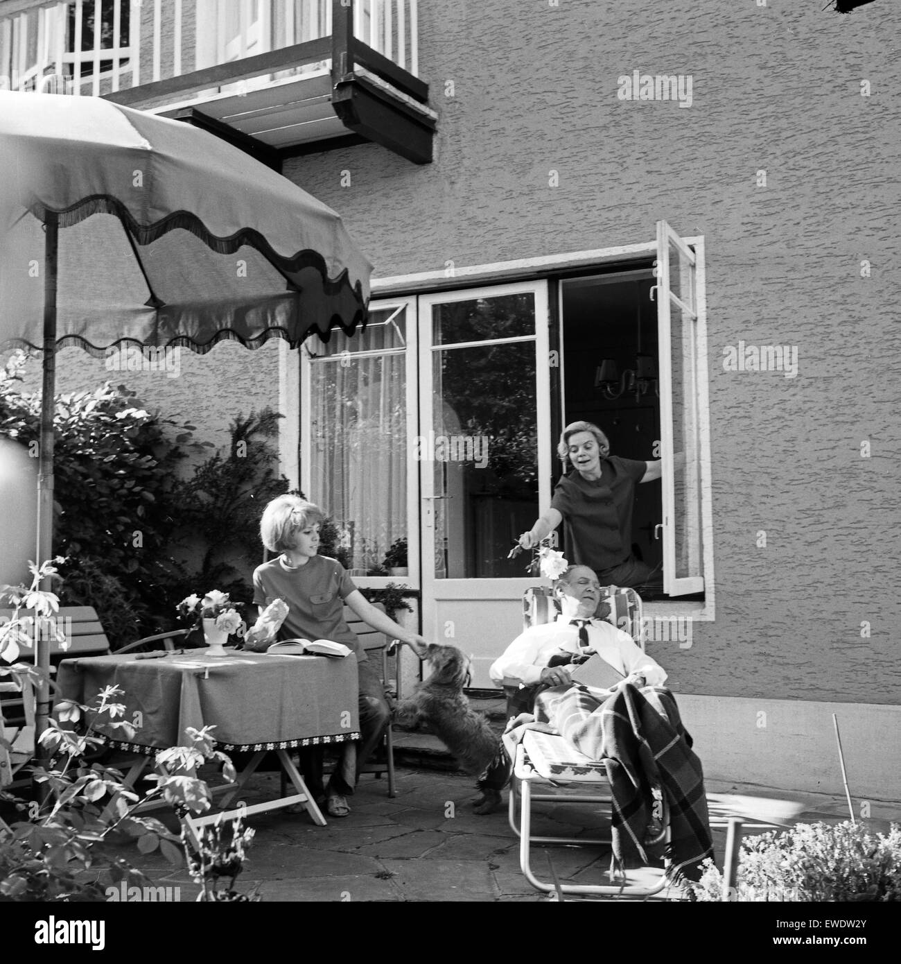 Deutsche Schauspielerin Heidi Mahler (links) mit ihren Eltern Hans ...