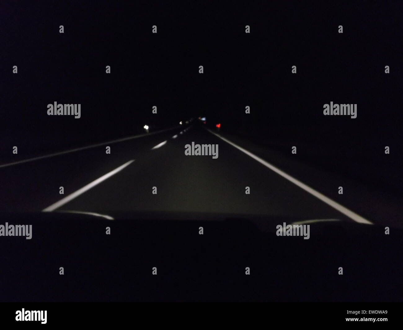 Empty road night hi-res stock photography and images - Alamy