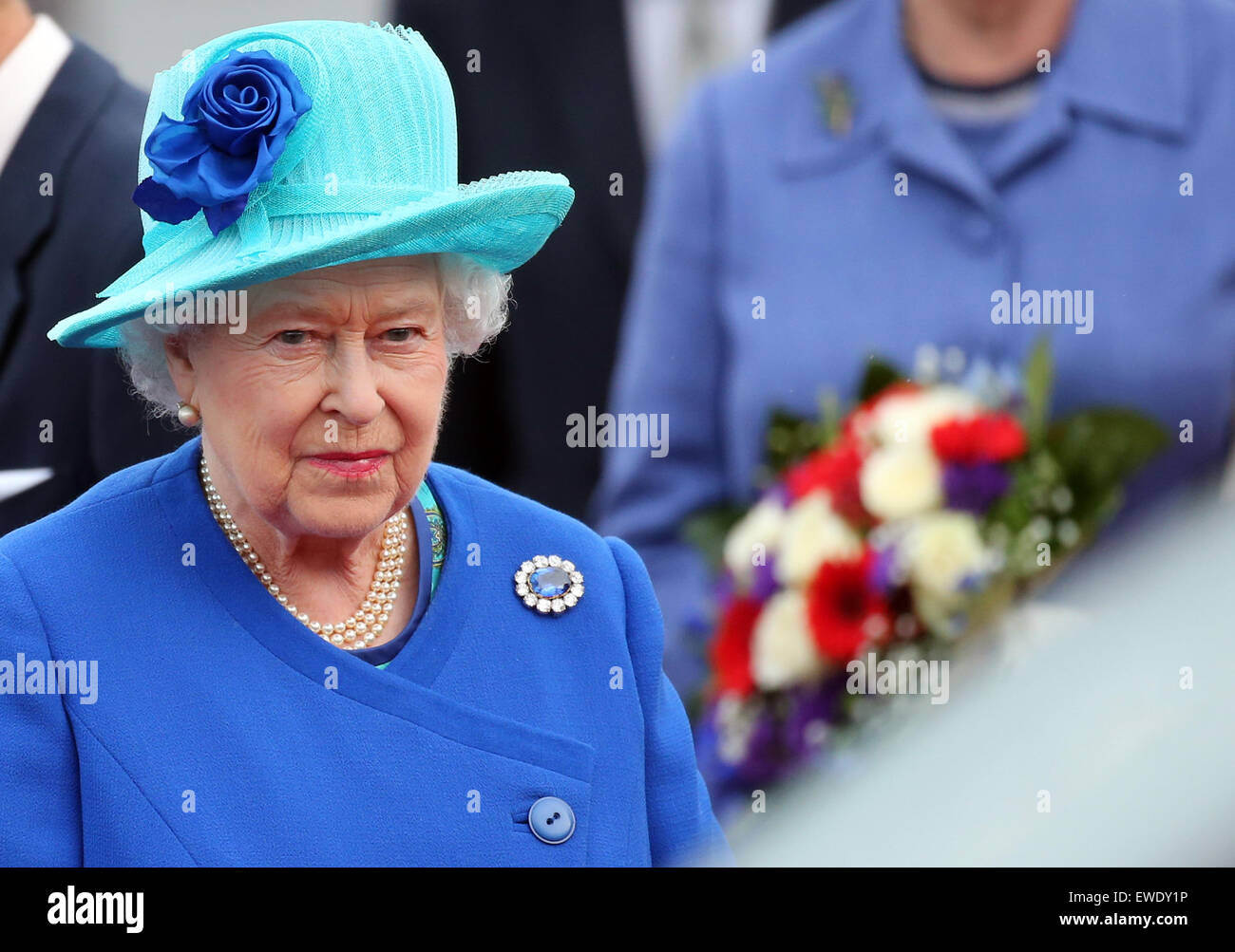 Queen elizabeth ii, profile picture hi-res stock photography and images ...