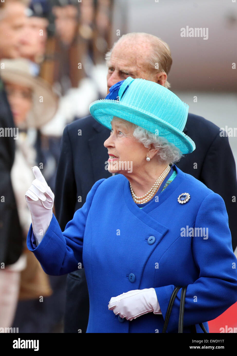 Queen elizabeth ii, profile picture hi-res stock photography and images ...