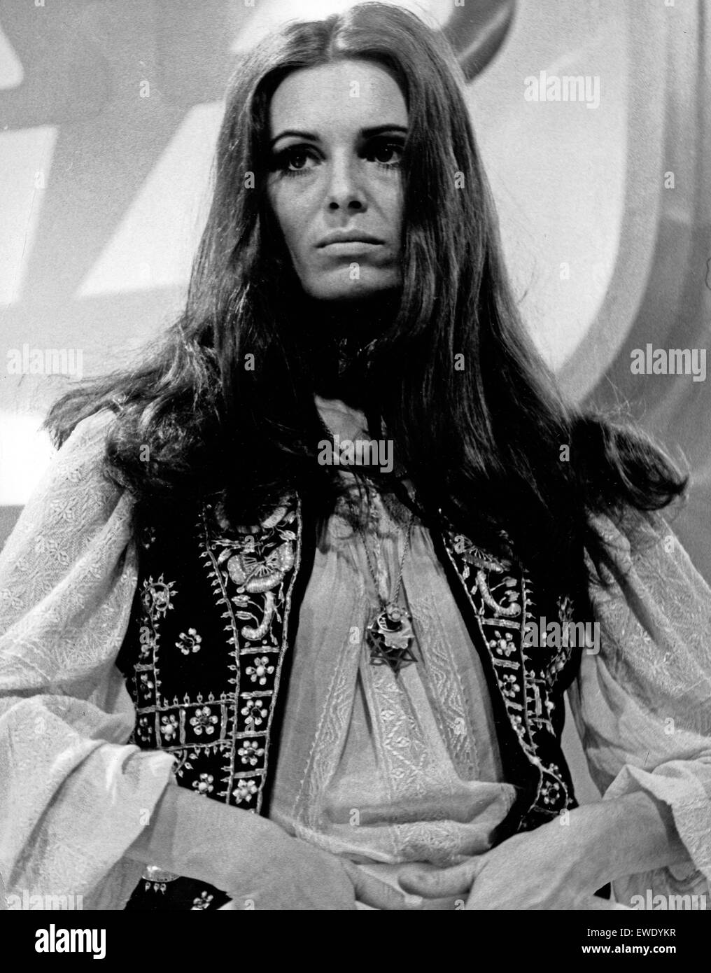 Israelische Filmschauspielerin und Sängerin Daliah Lavi singt in "Disco ...