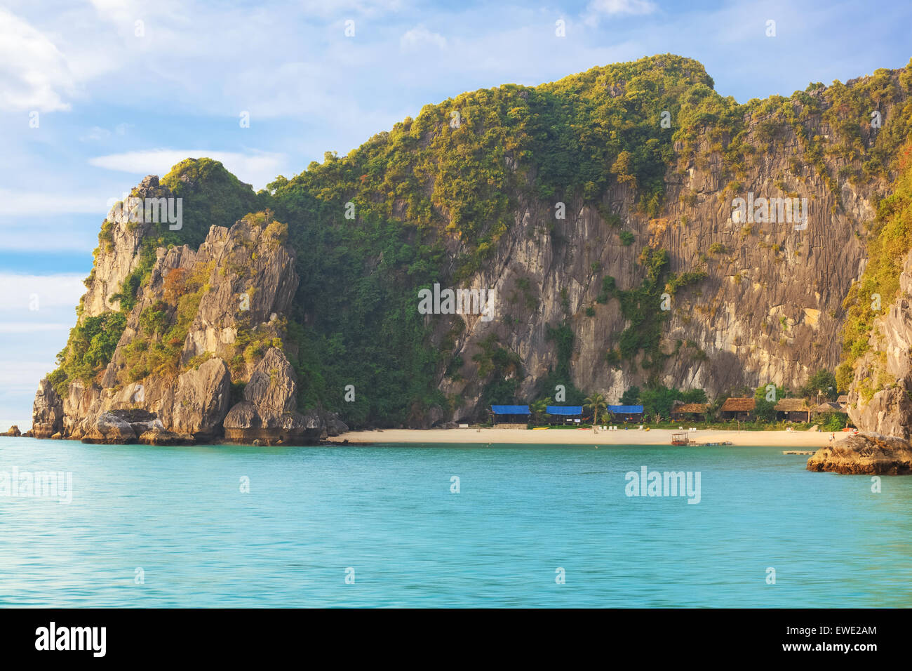 Beach secluded sand bay ocean hi-res stock photography and images - Alamy