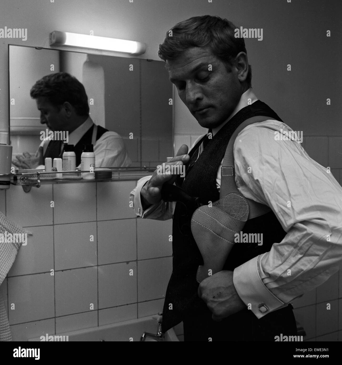 Deutscher Schauspieler Hans von Borsody als Privatdetektiv "Cliff ...