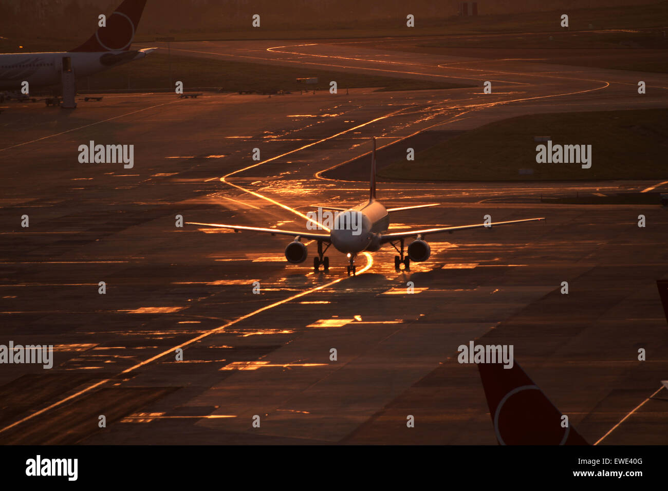 Delta embraer hi-res stock photography and images - Alamy