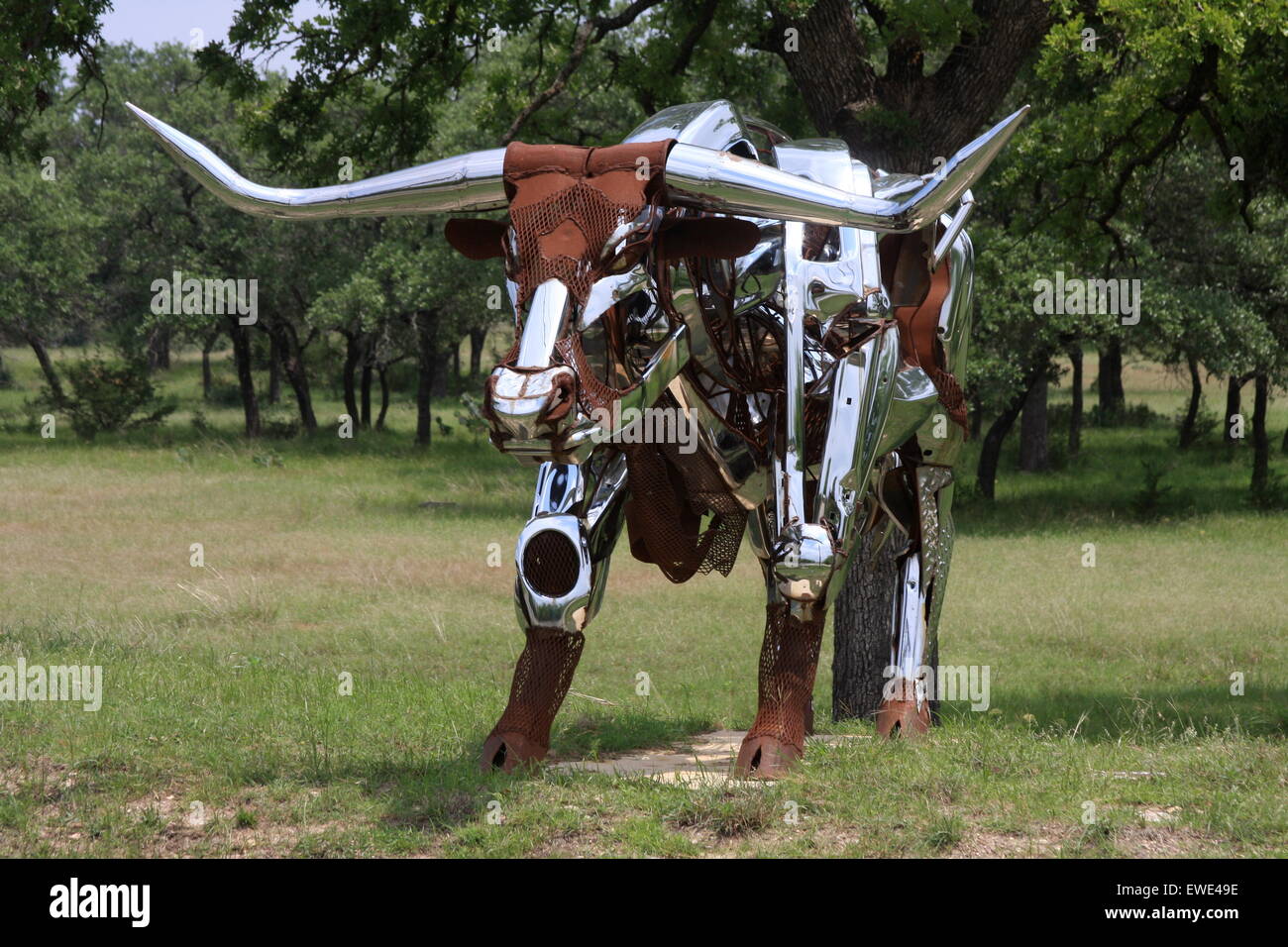 Metallic bull by the road in Texas USA Stock Photo - Alamy