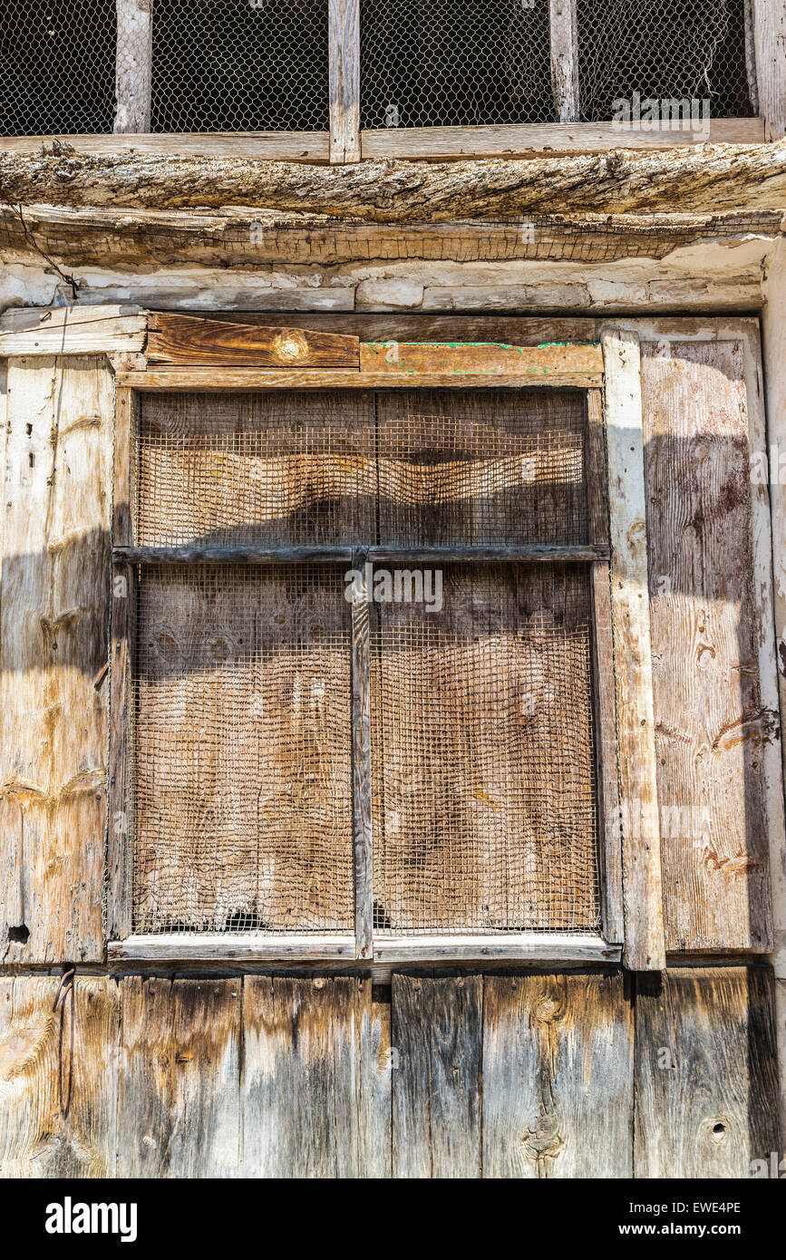 Window with old grate hi-res stock photography and images - Alamy