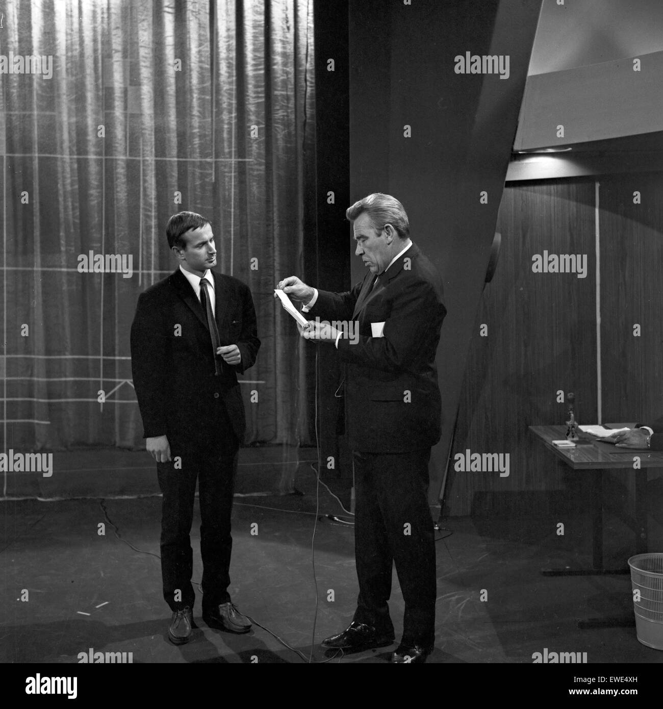 Vergißmeinnicht fernsehshow deutschland 1966 moderator hi-res stock ...