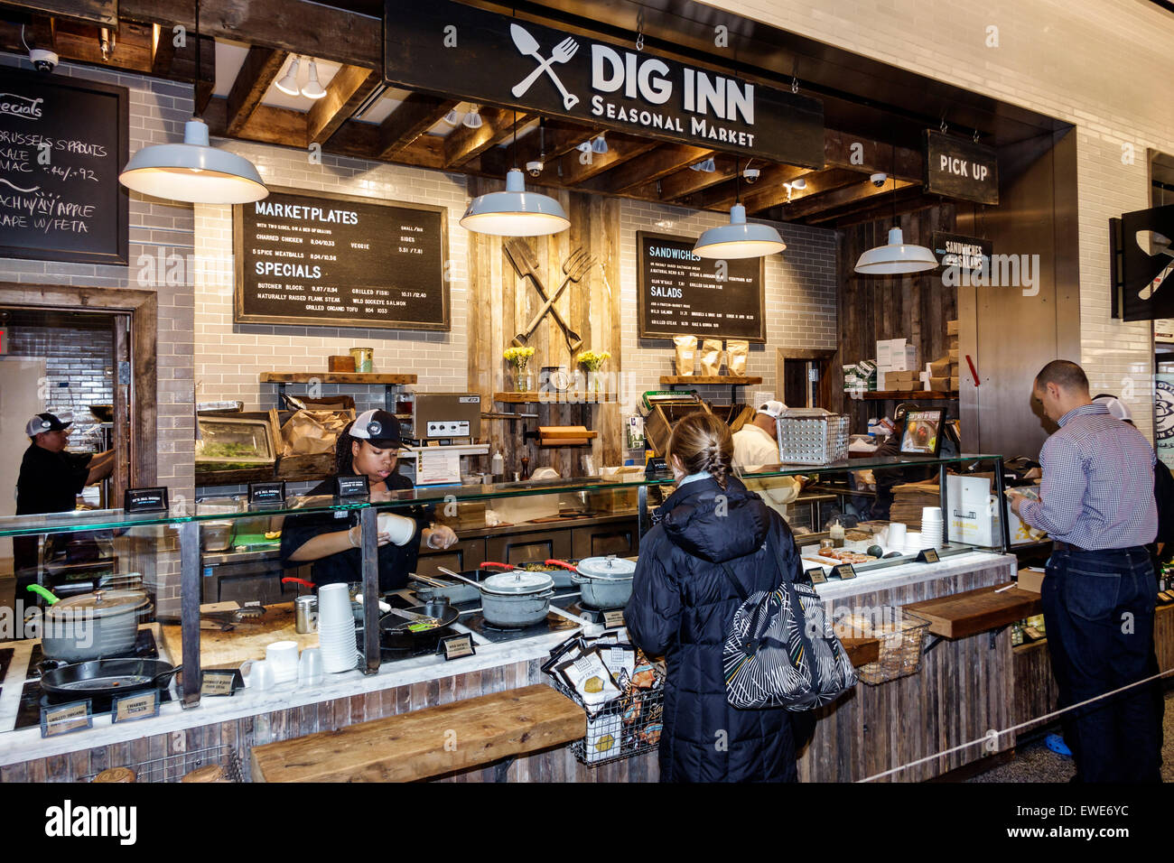 Dig inn restaurant hi-res stock photography and images - Alamy
