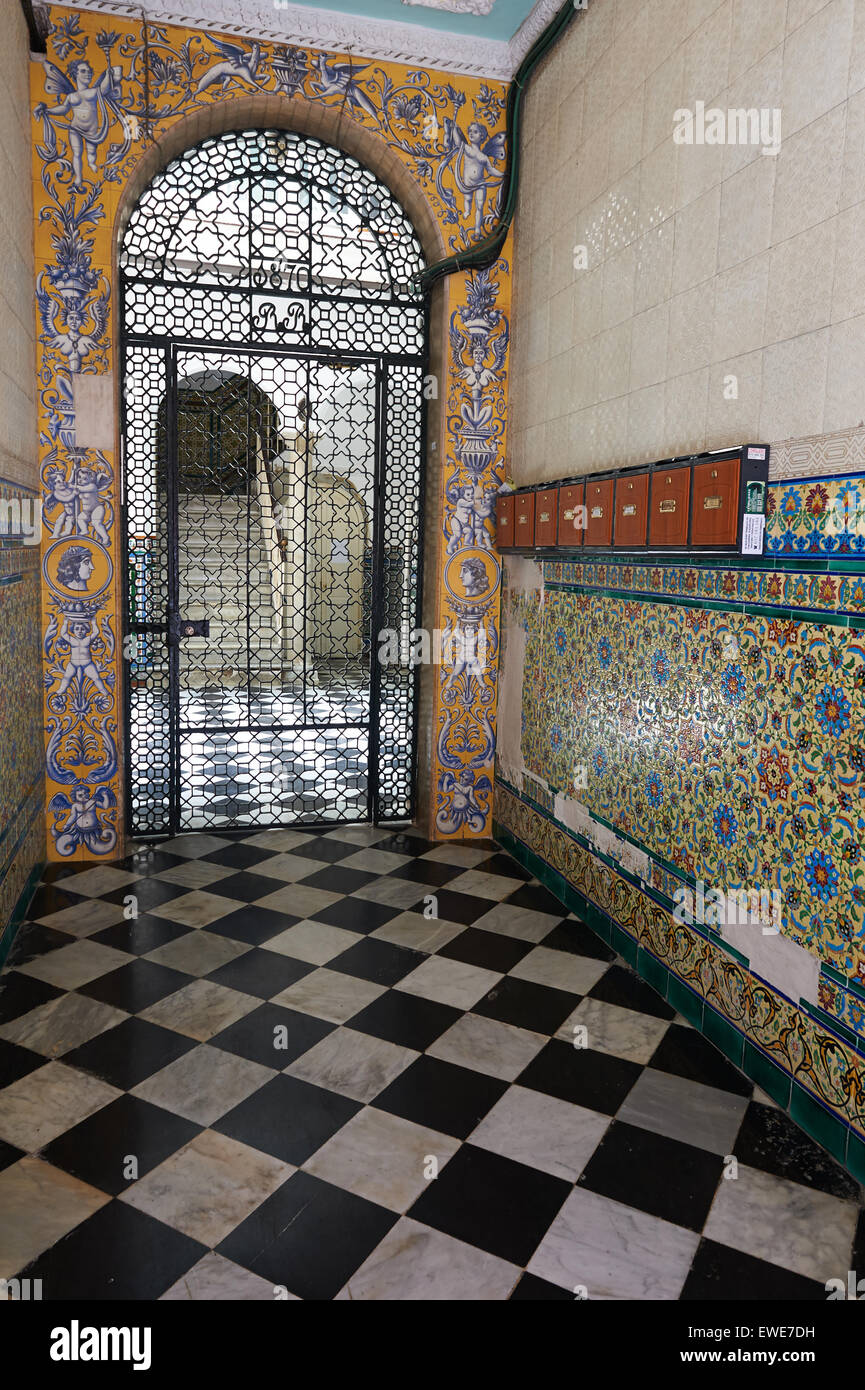 Spanish house tiles hi-res stock photography and images - Alamy