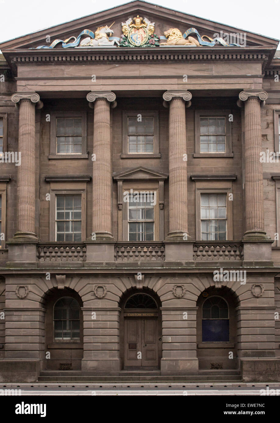 CUSTOMS HOUSE LOOKING FROM THE FRONT Stock Photo - Alamy