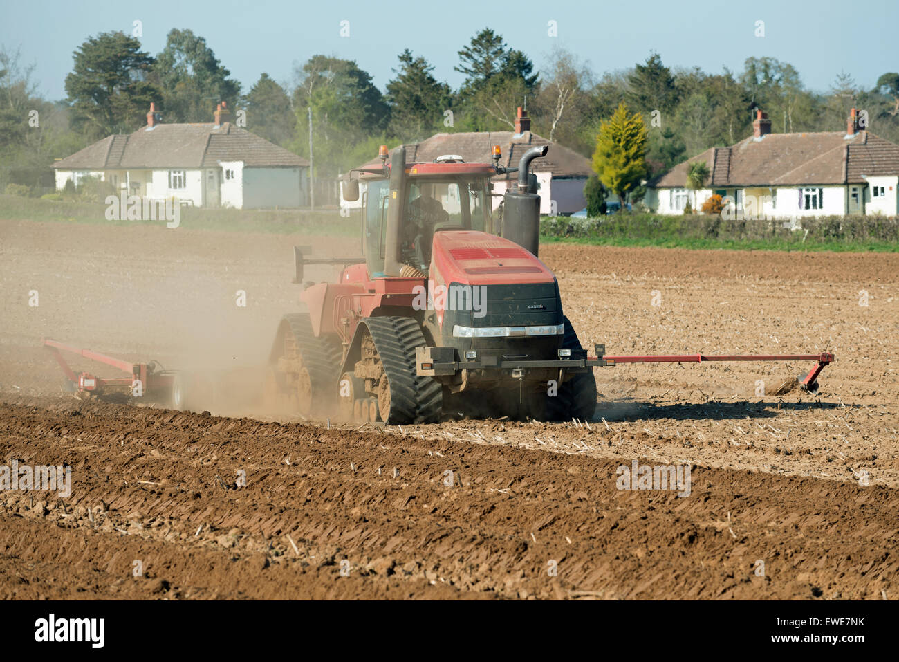 Case 550 quadtrac tractor farrow forming hi-res stock photography and ...