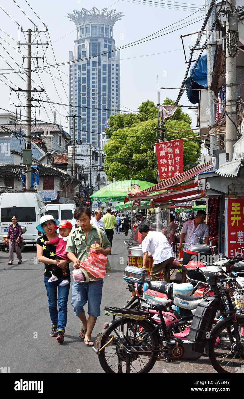 Small shops in the Old City ( surrounding Yuyuan Garden district ...