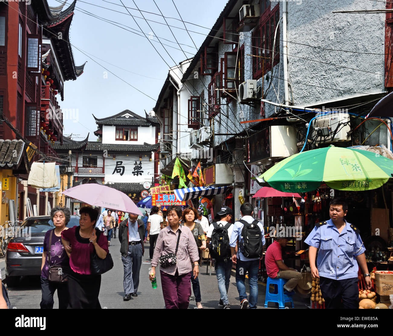 Small shops in the Old City ( surrounding Yuyuan Garden district ...