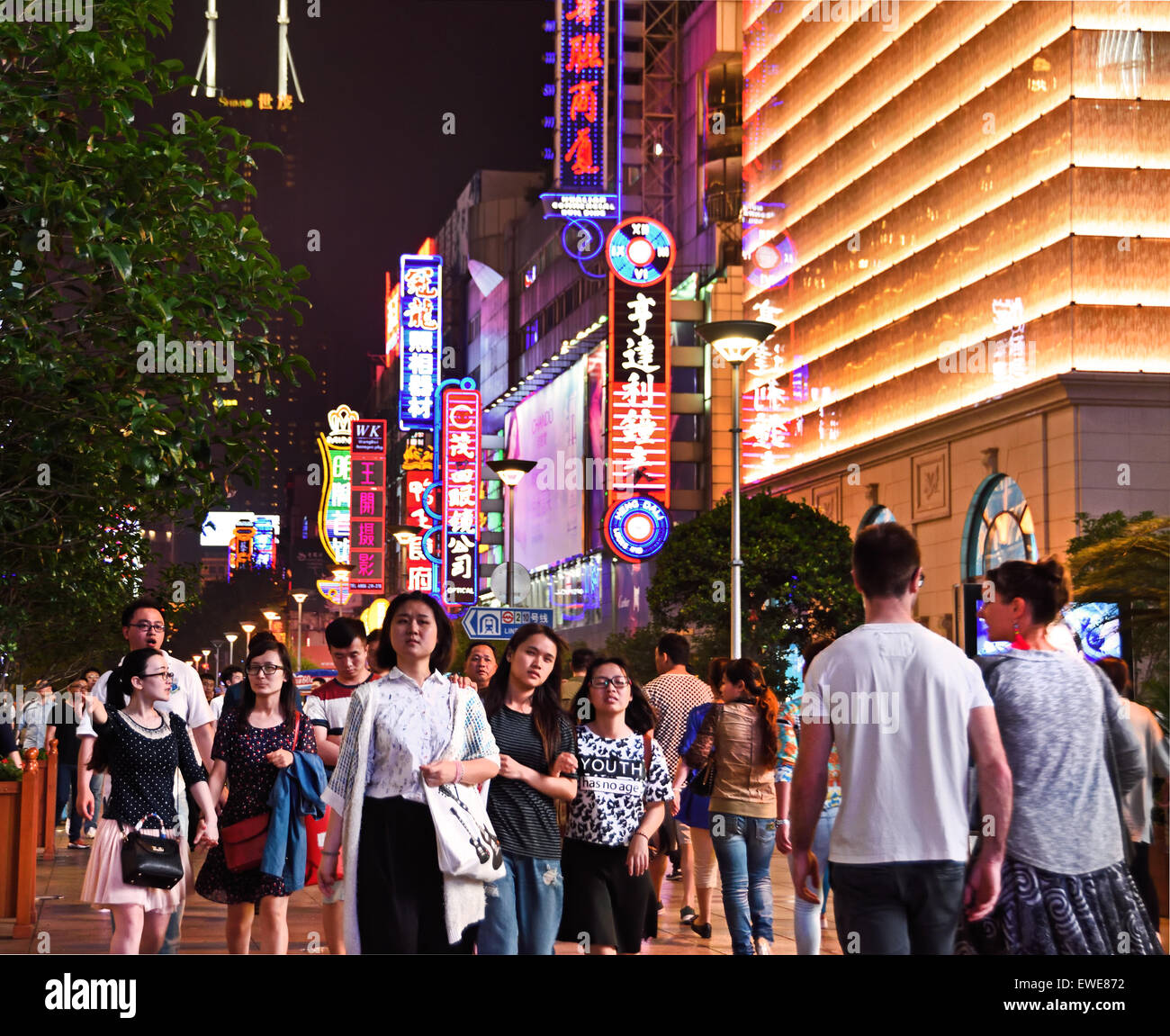 Shanghai night street High Resolution Stock Photography and Images - Alamy