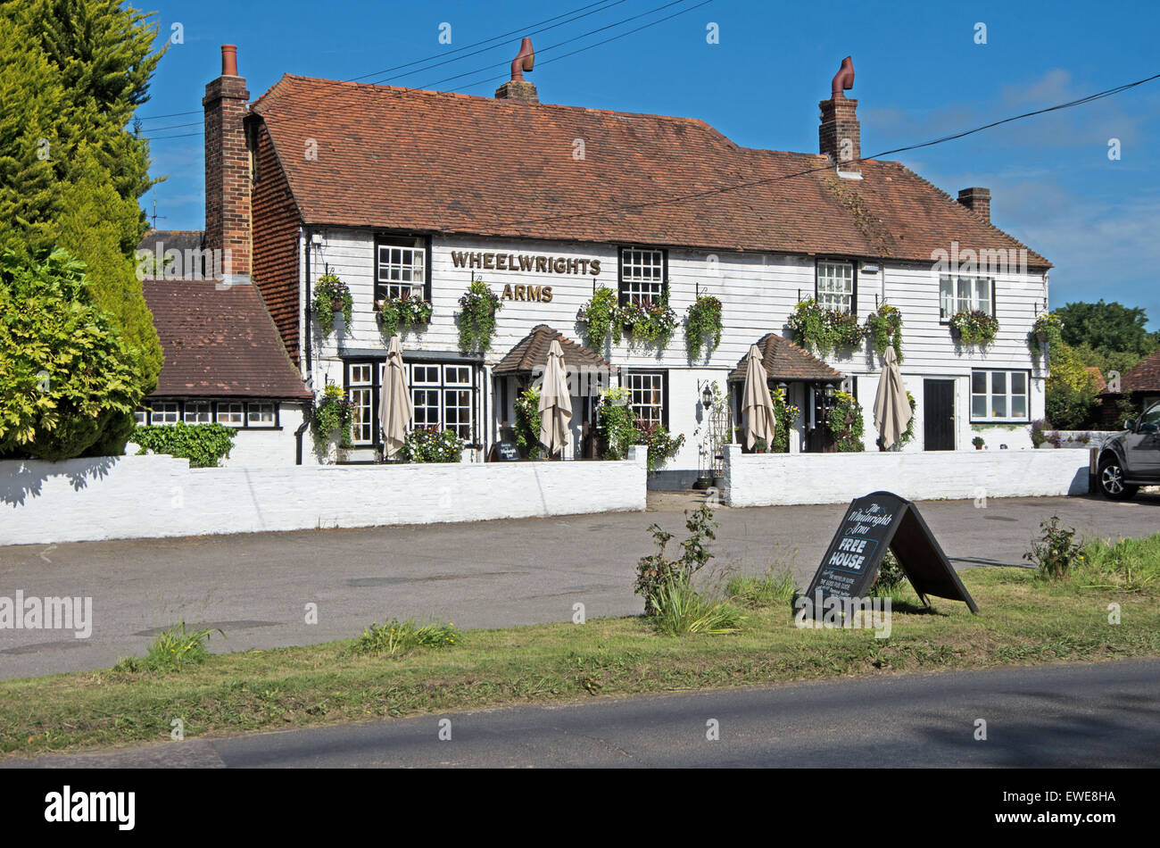 Matfield Wheelwright Arms Pub Kent England Stock Photo - Alamy