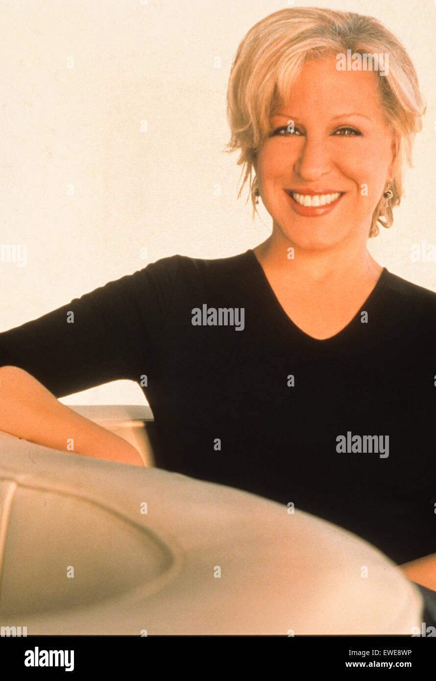 The bette show hi-res stock photography and images - Alamy