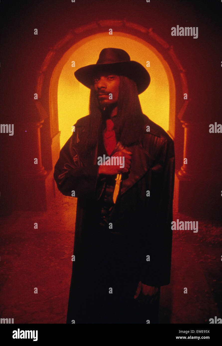 Snoop dogg bones 2001 hi-res stock photography and images - Alamy