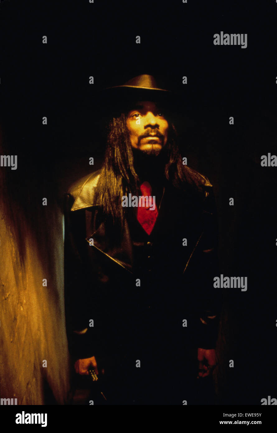 Snoop dogg bones 2001 hi-res stock photography and images - Alamy