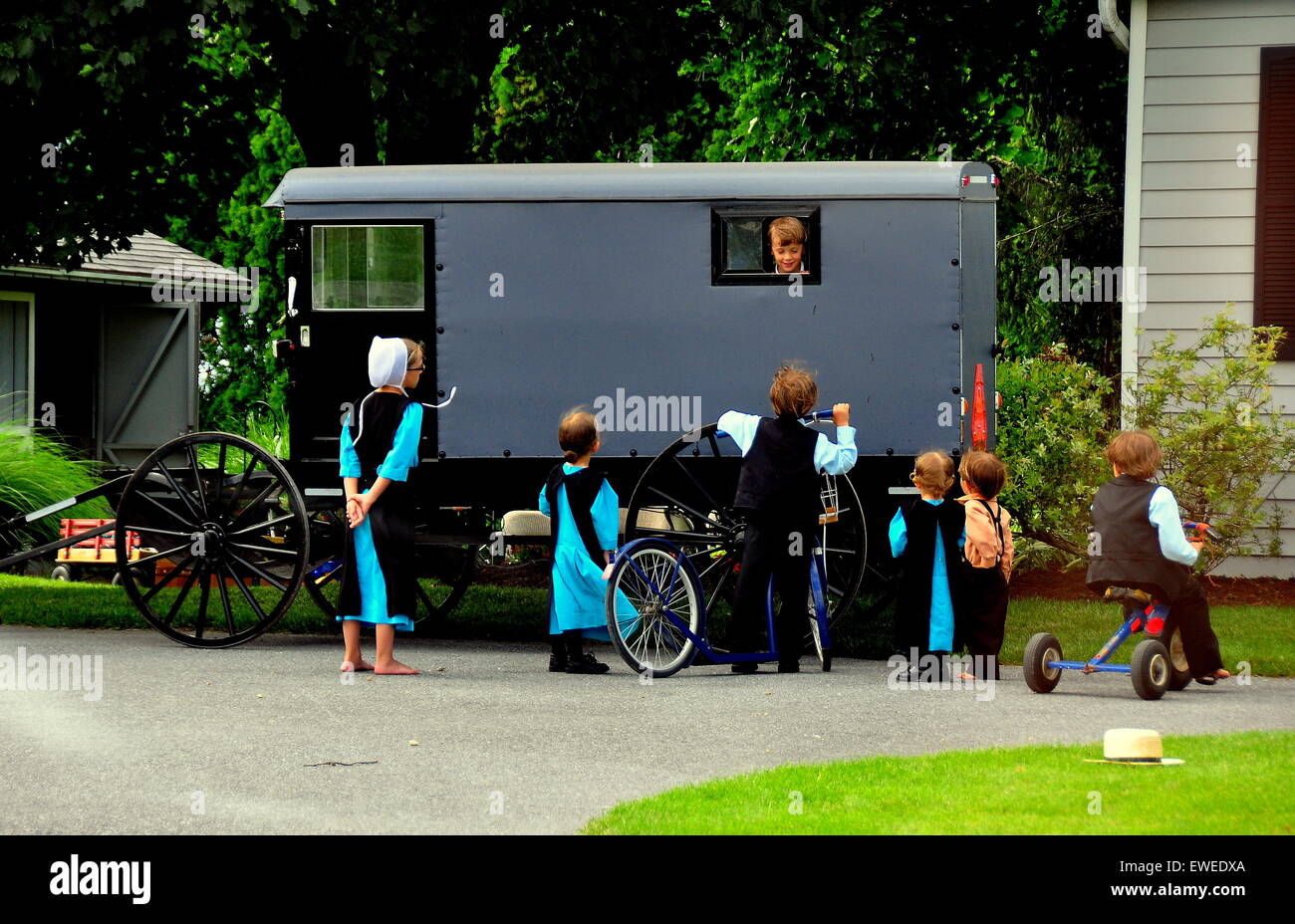 Amish children hi-res stock photography and images - Alamy