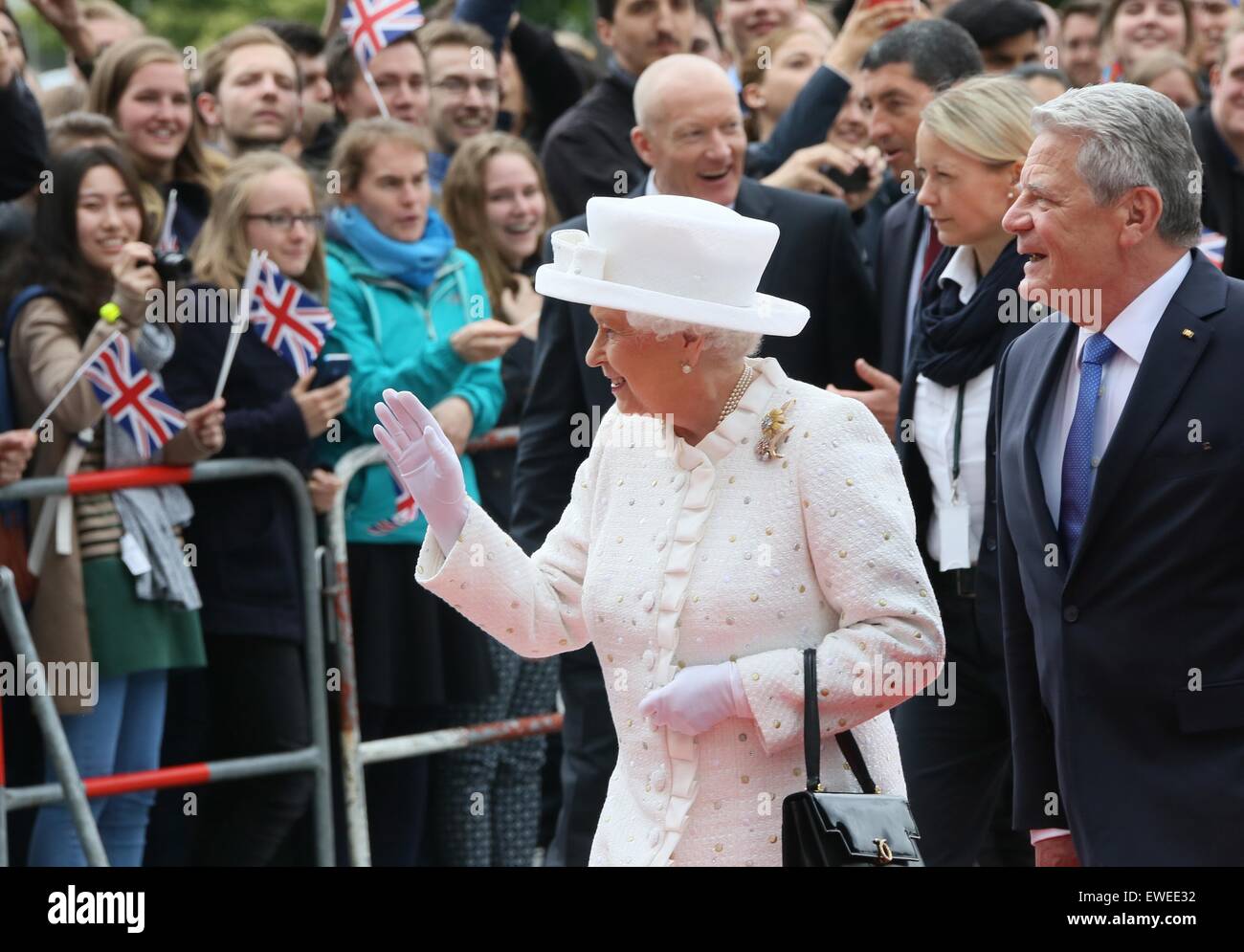 Berlin, Germany. 24th June, 2015. British Queen Elizabeth II. and ...