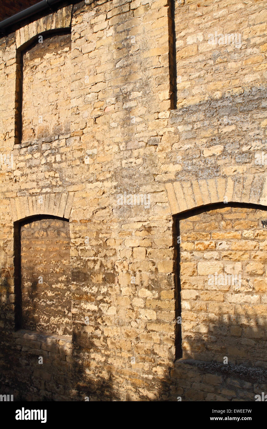 Windowless facade hi-res stock photography and images - Alamy