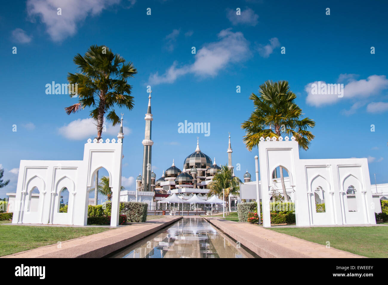 Crystal mosque islamic architecture hi-res stock photography and images ...