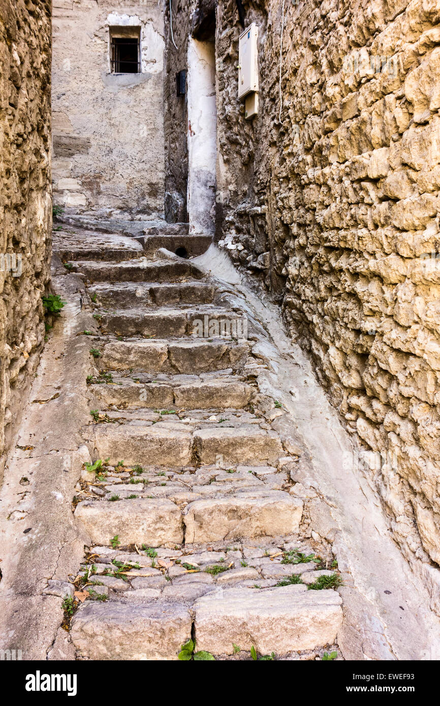 Narrow alley in shade hi-res stock photography and images - Alamy