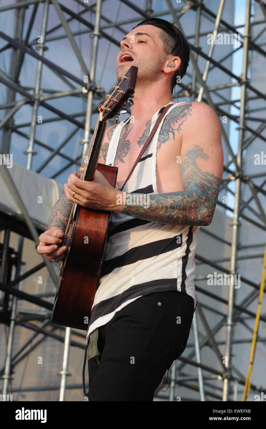 New York, New York, USA. 19th June, 2015. Chris Carrabba of 'Dashboard ...