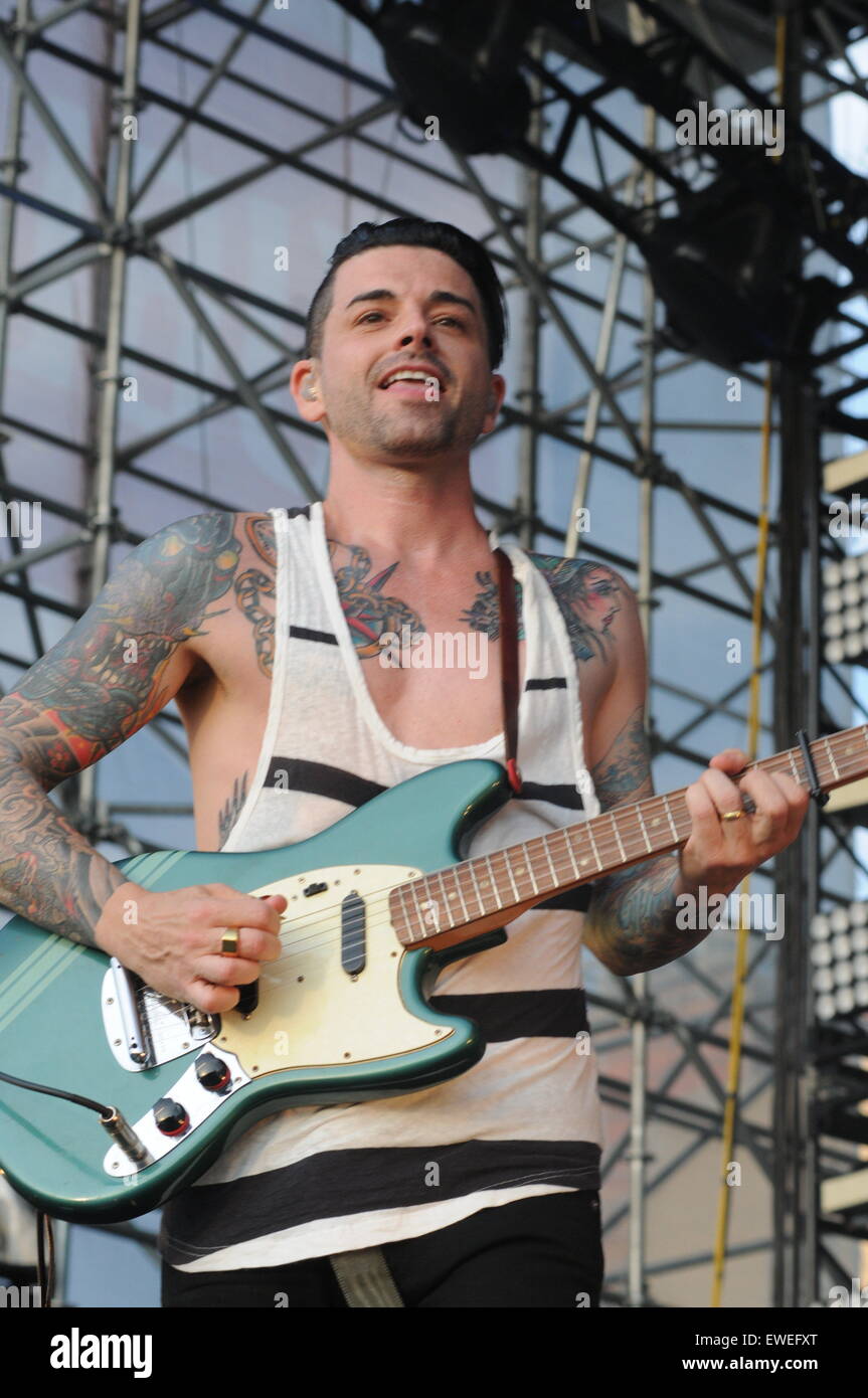 New York, New York, USA. 19th June, 2015. Chris Carrabba of 'Dashboard ...