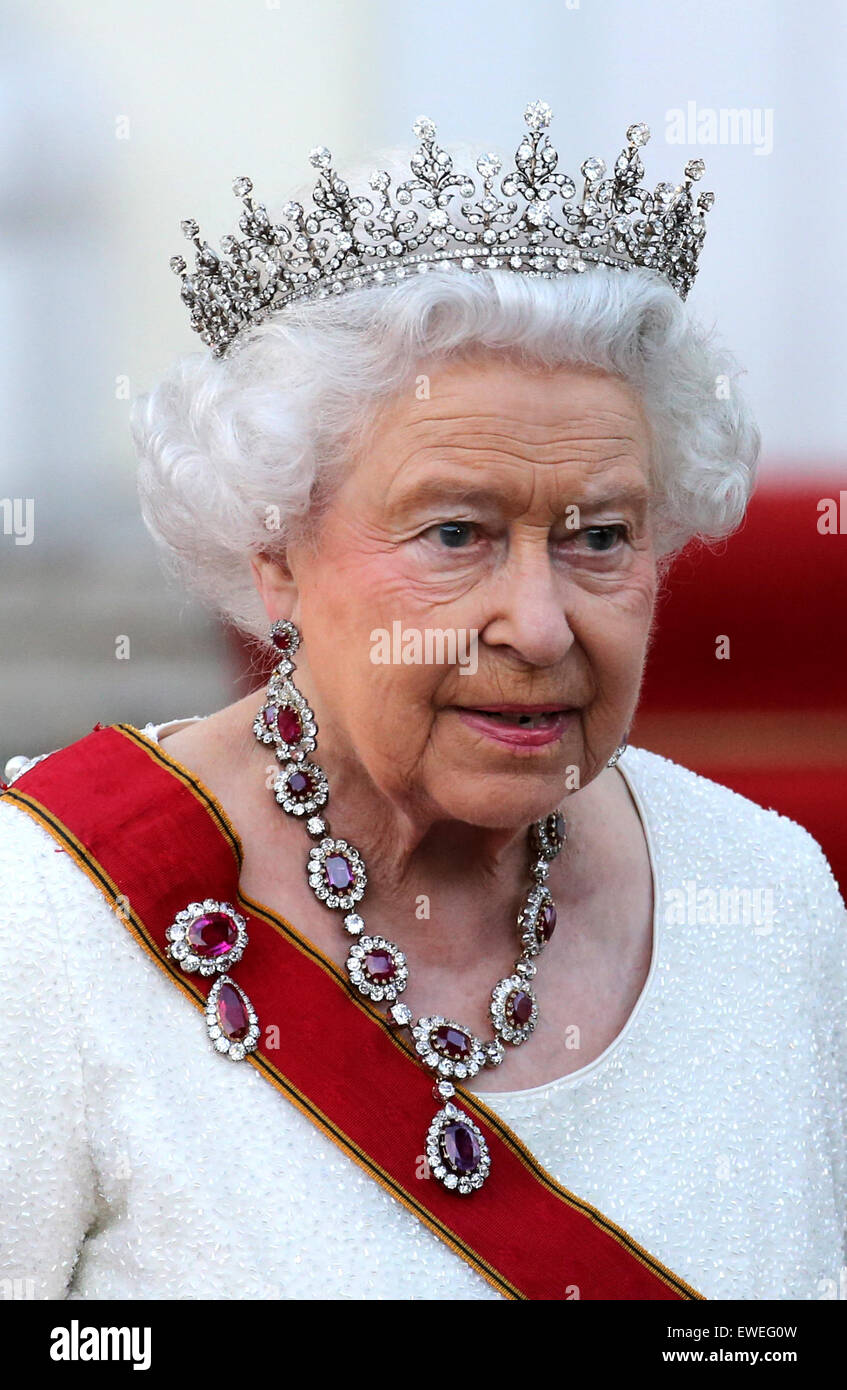 Berlin, Germany. 24th June, 2015. British Queen Elizabeth II arrives ...