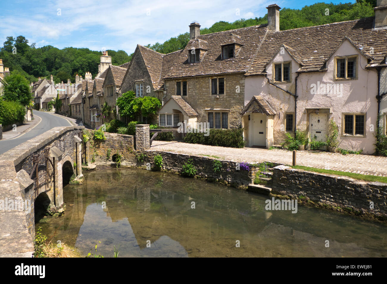 Castle Combe Village High Resolution Stock Photography and Images - Alamy