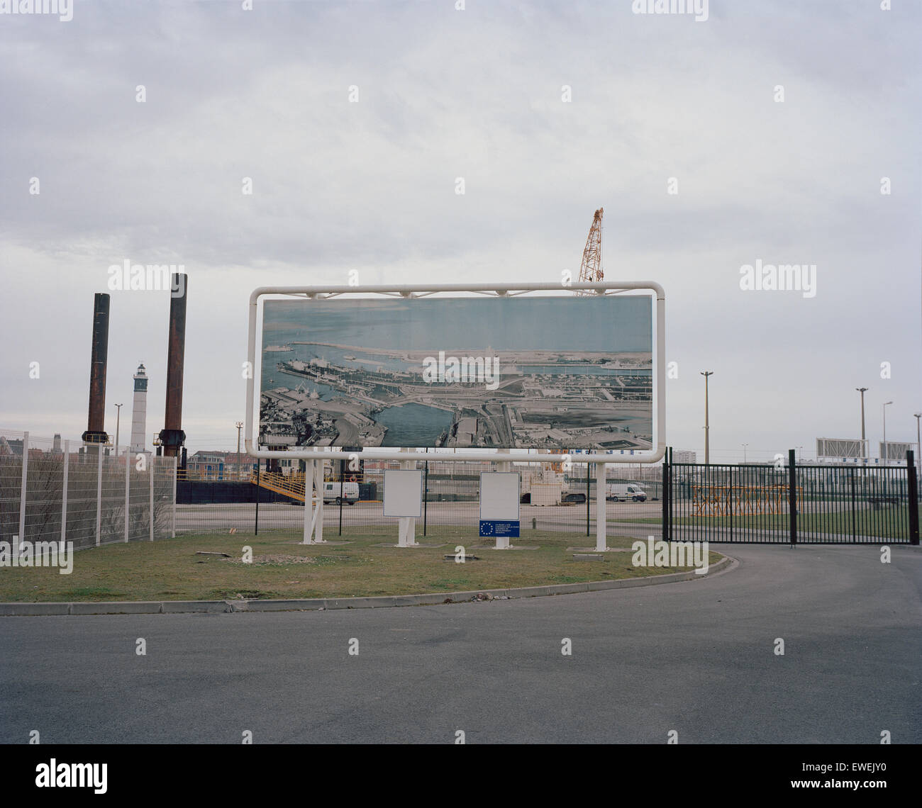 Calais border control hi-res stock photography and images - Alamy