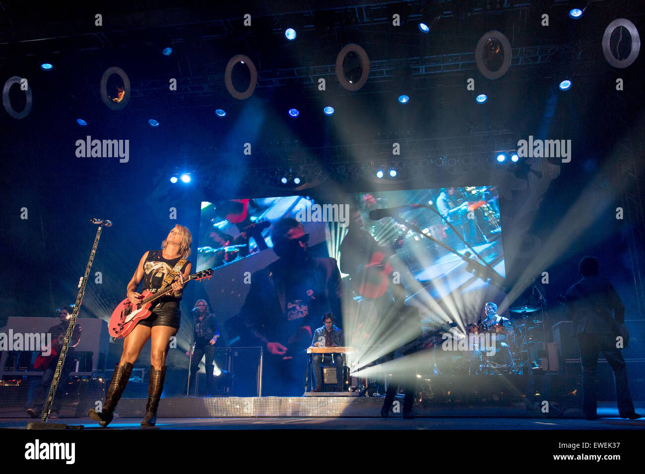 Oshkosh, Wisconsin, USA. 23rd June, 2015. Country singer MIRANDA ...