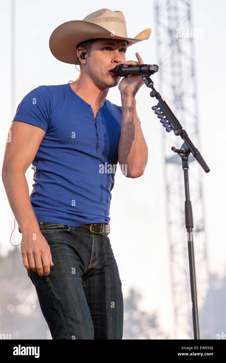 Dustin lynch hi-res stock photography and images - Alamy
